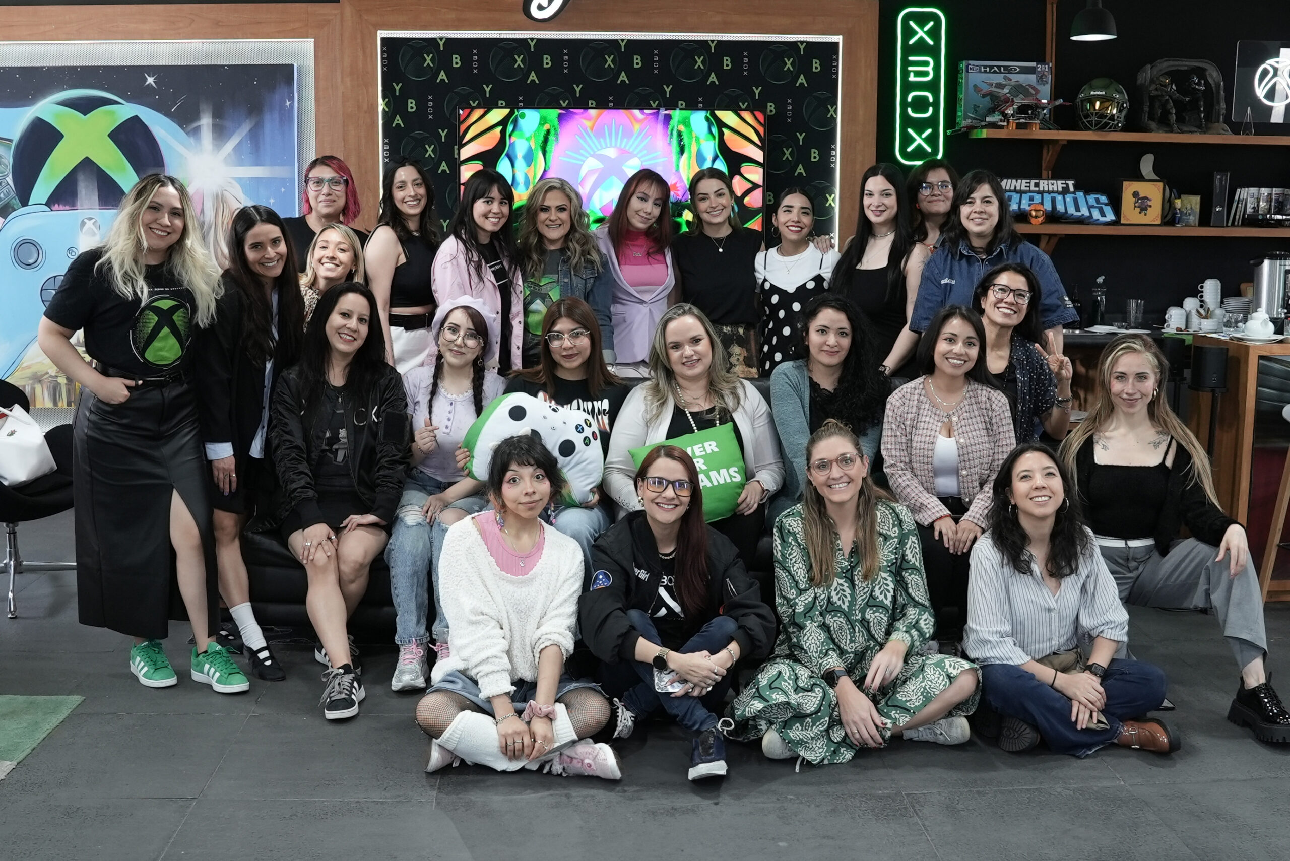 Xbox reunió a mujeres profesionales el evento Women in Gaming Gathering ...